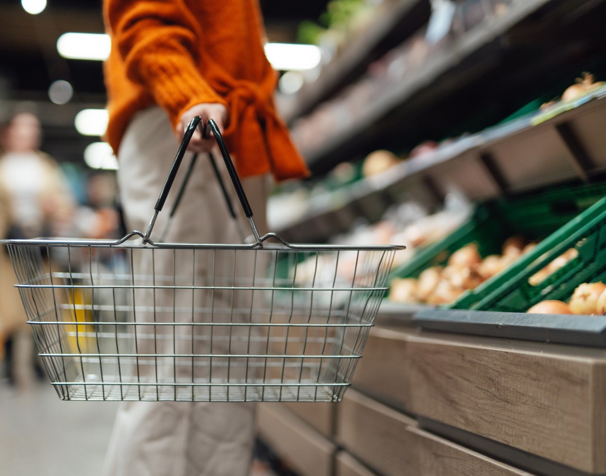 Consumer Outlook: Guide to 2025 - NIQ